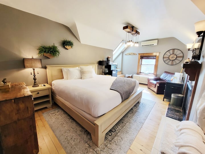 General Mills Suite Jacuzzi & Sauna - Duluth, MN