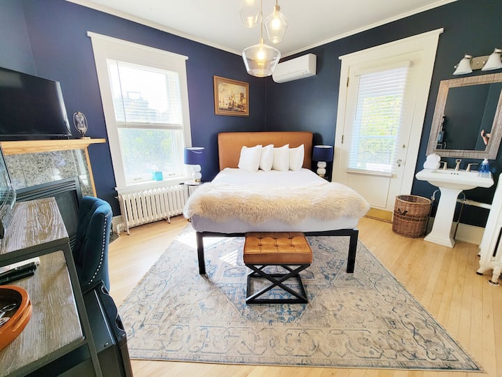 Pilot House Suite, Barnum Mansion - Duluth, MN