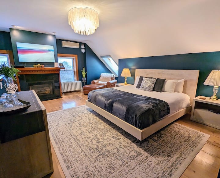 Superior Suite, Barnum Mansion - Duluth, MN