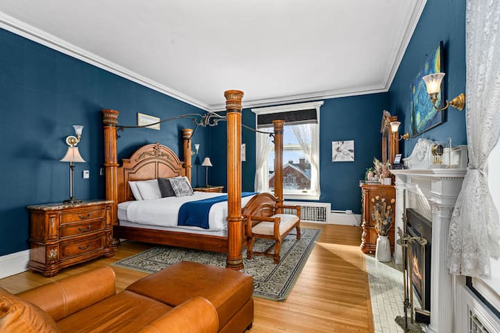 Mary & Josephine Suite, Cotton Mansion - Duluth, MN