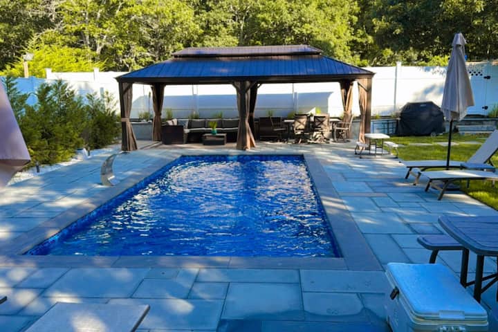 Spacious 5br Home W/ Pool & Two Living Areas - Oak Bluffs, MA