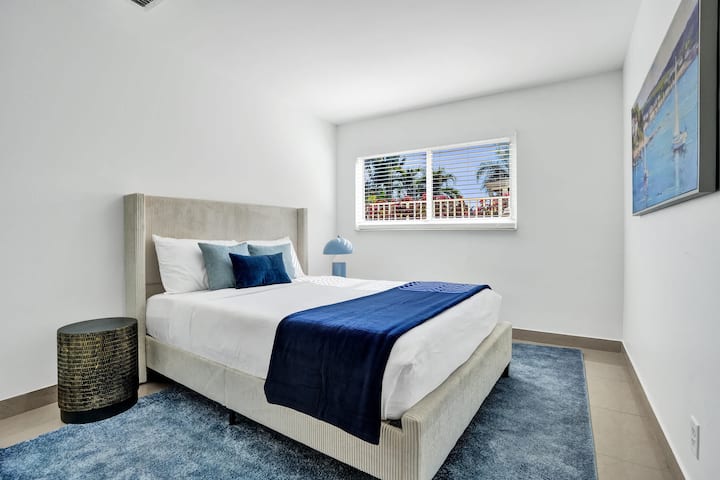 Comfortable Large Studio W/ Pool At Lake Worth - Lake Worth, FL