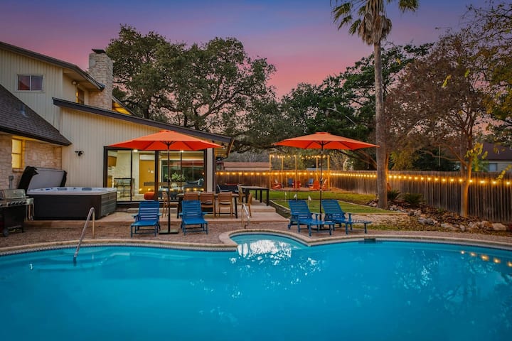 Winter Resort | Heated Pool, Hot Tub & Game Rooms - San Antonio, TX