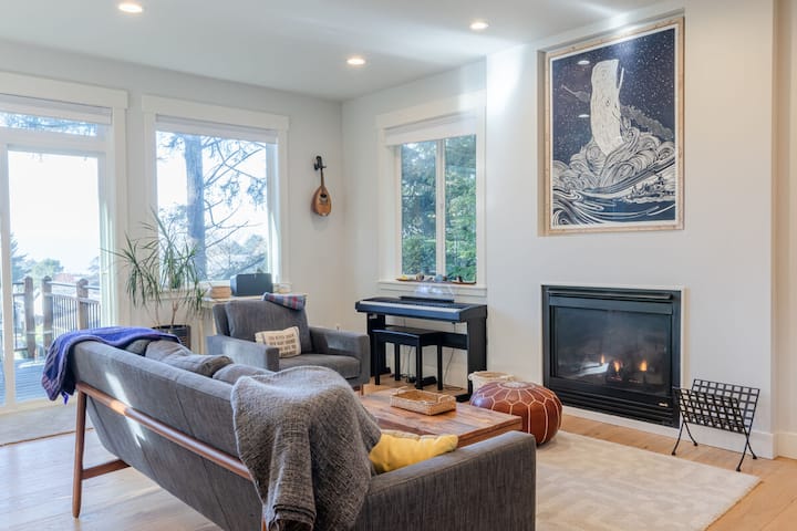 Ocean-view Retreat W/ Private 3rd-floor Suite - Cannon Beach, OR