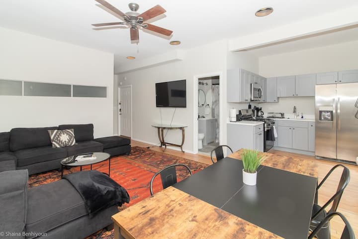 Wicker Park Apartment W/ 2 Beds! - Chicago