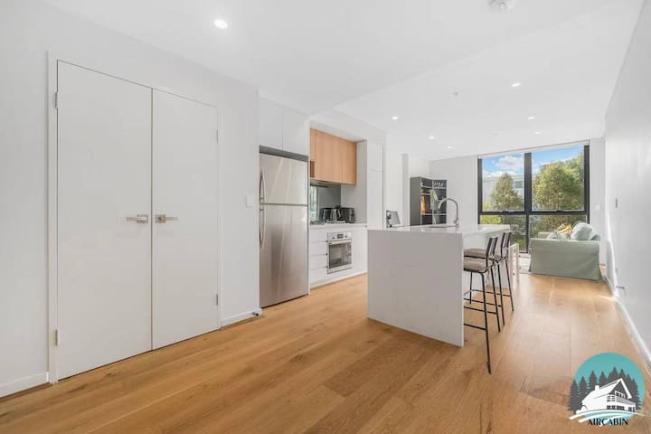 Modern 1-bed Apartment Near Metro & Business Park - 布萊克敦