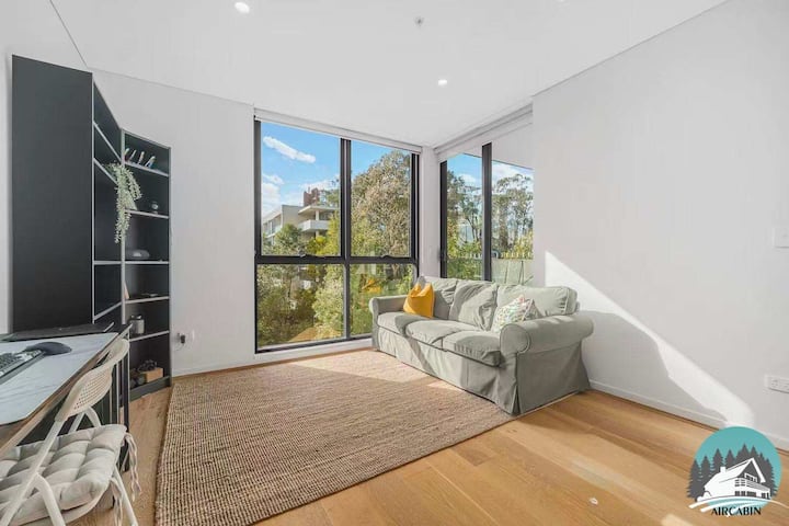 Modern 1-bed Apartment Near Metro & Free Parking - Dural