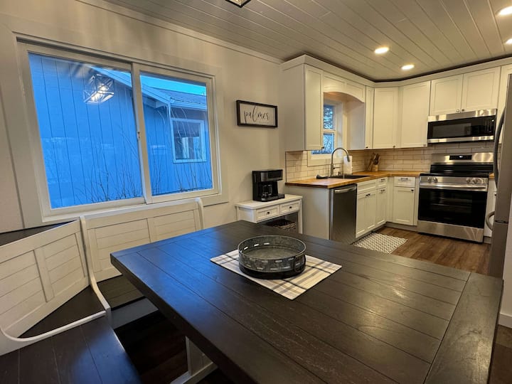 Adorable Downtown Cottage - Walk To Shops & Cafes! - Palmer, AK