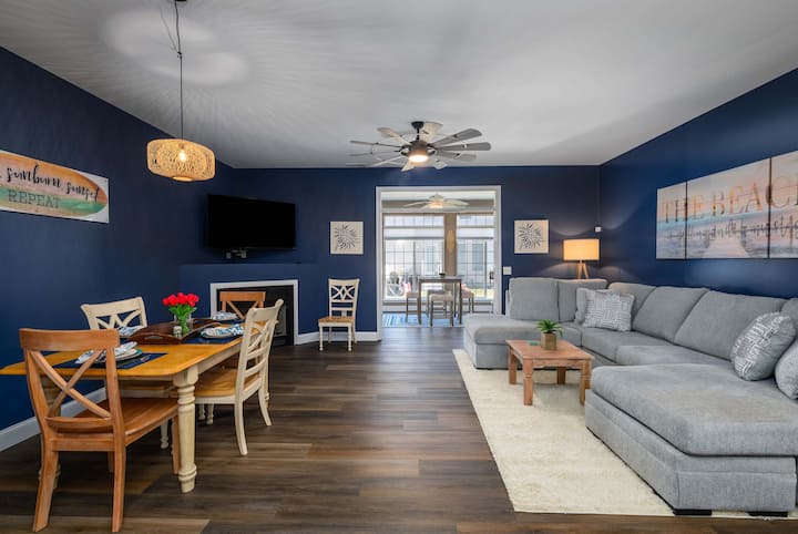 Family Villa With Pool And Arcade - Delaware