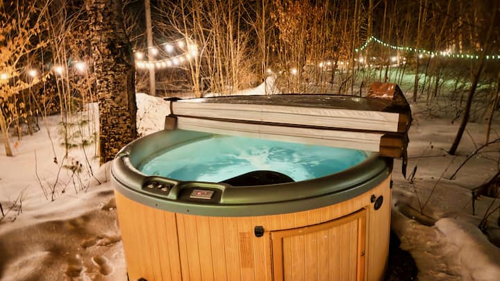 Brook Haus - Minutes To Ski! Riverside! Hot Tub! - Stowe, VT