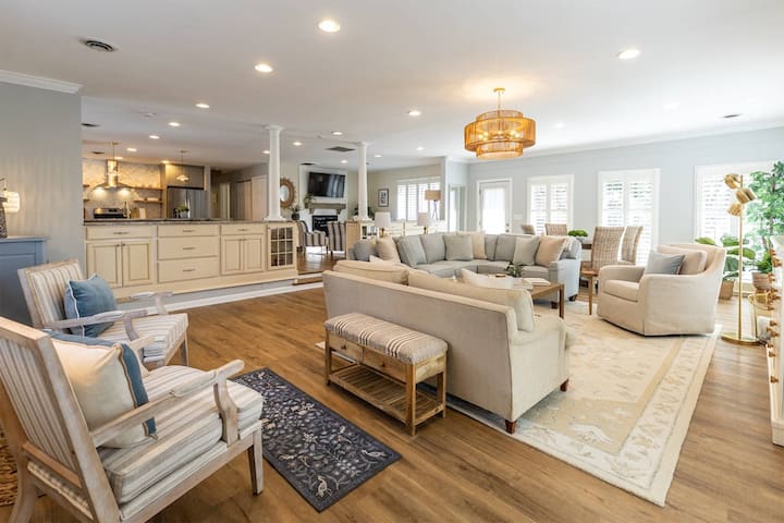 Resort-style Family Home Minutes To Usna & Stadium - Annapolis, MD