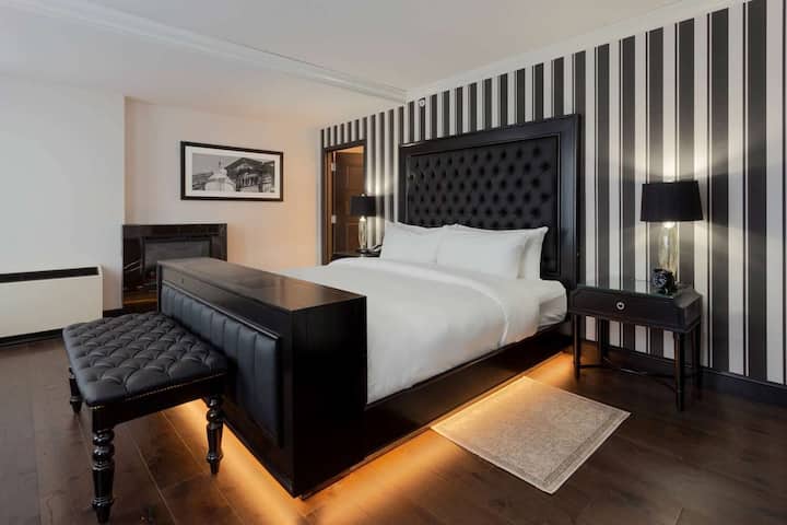 Regal King | Hotel Retlaw | Near Lakeside - Fond du Lac, WI