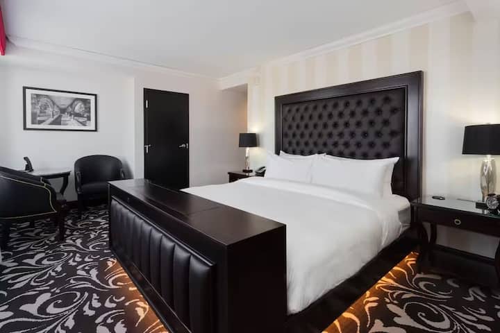 Superior King | Hotel Retlaw | Near Museums - Fond du Lac, WI