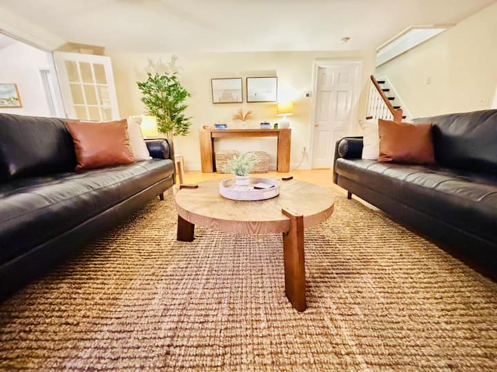 Coastal Retreat By Ocean~bay~cape Cod Rail Trail! - Eastham, MA