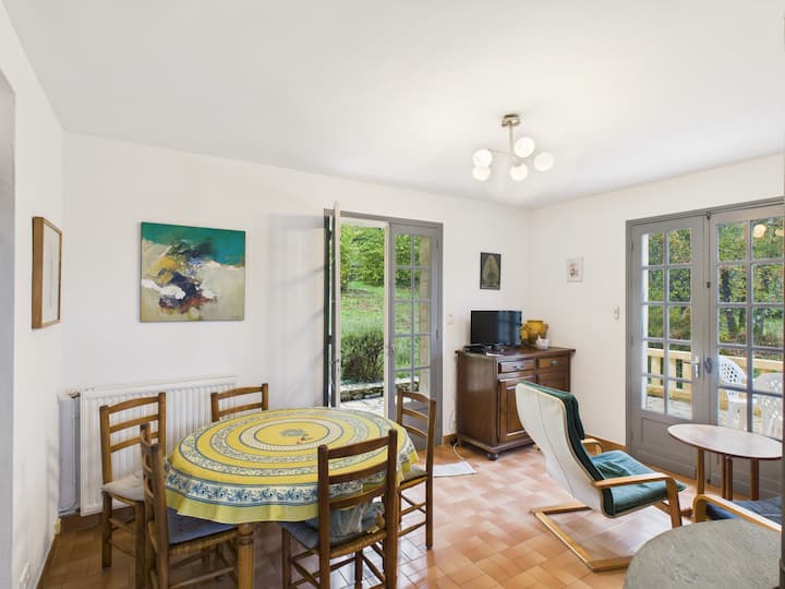 Jolie Vue Sur La Vallée Pour 3 Adultes / 2 Enfants - Les Eyzies-de-Tayac-Sireuil