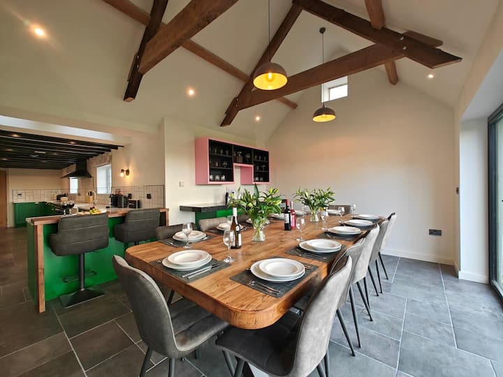 7 Bed In Welshpool (Oc-96412) - Welshpool