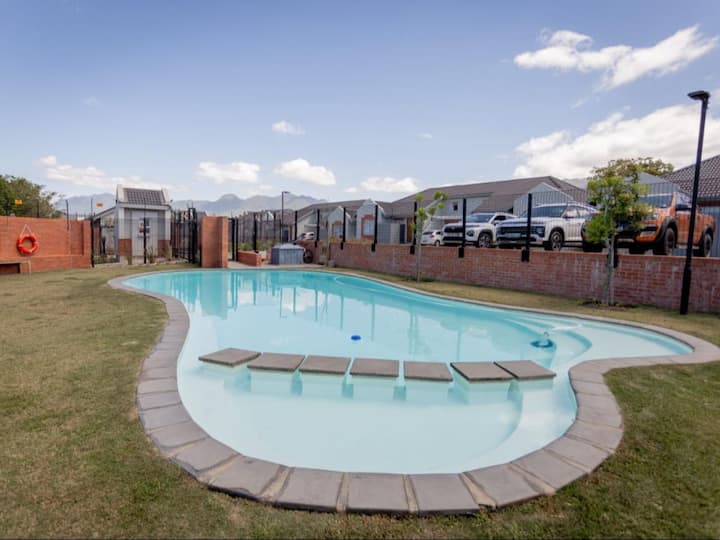 Luxury Townhouse 61 | 1 On York - George