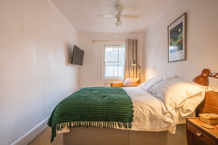 Flat Two, High Street, Saxmundham - Saxmundham