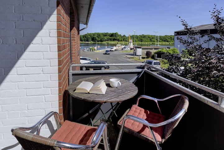 Appartement-balcon-seitlicher Kanalblick-signature - Wacken