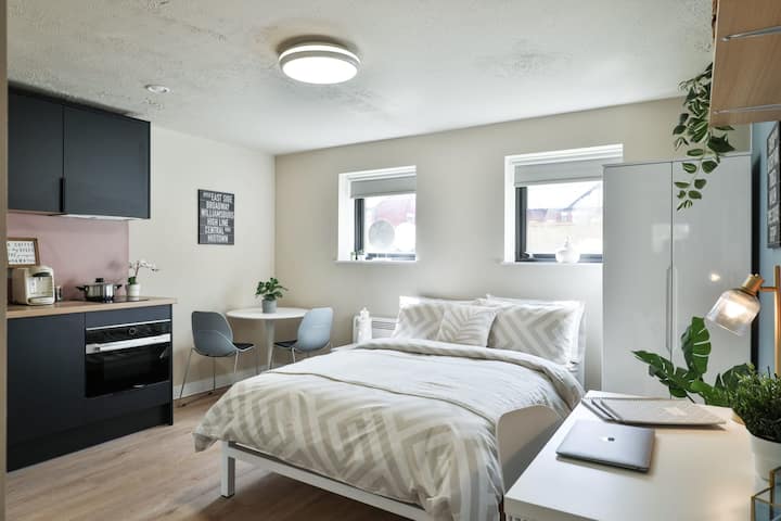 Student Only Cosy Studios At Ladybarn House - Manchester