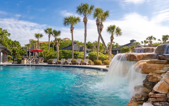 4 Tranquil Units W/ Kitchen, Pool, & Free Parking! - Flagler Beach, FL