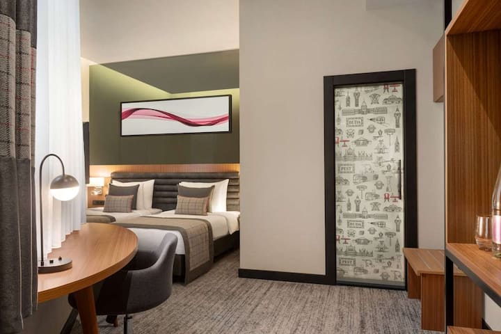 Ramada Budapest | Queen Superior | Fashion St. - Budapest