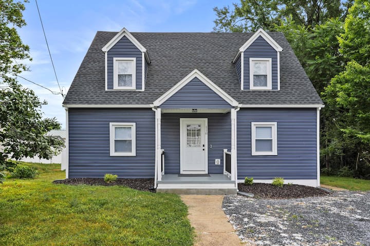 Cozy W Fenced Yard, Games & Walkable To Luray! - Luray, VA