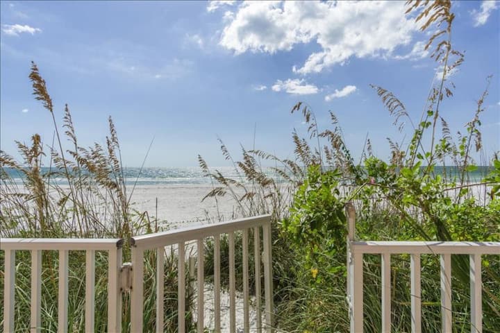 Stunning Beach View In Treasure Island, 4 Bedroom - Madeira Beach