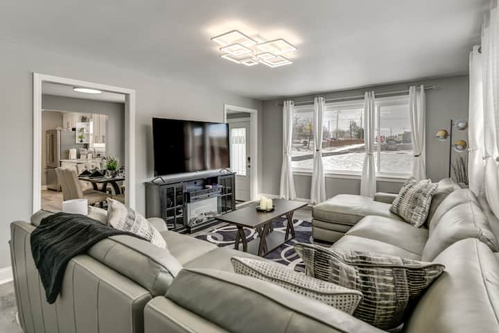 Newly Remodeled! Upscale Home In Buffalo Suburbs - Lancaster, NY