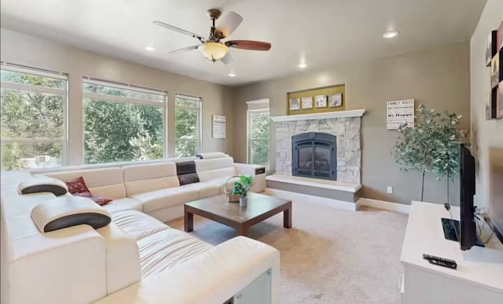 Forest Retreat W/ Deck, Pool & Beach Near Yosemite - Pine Mountain Lake, CA