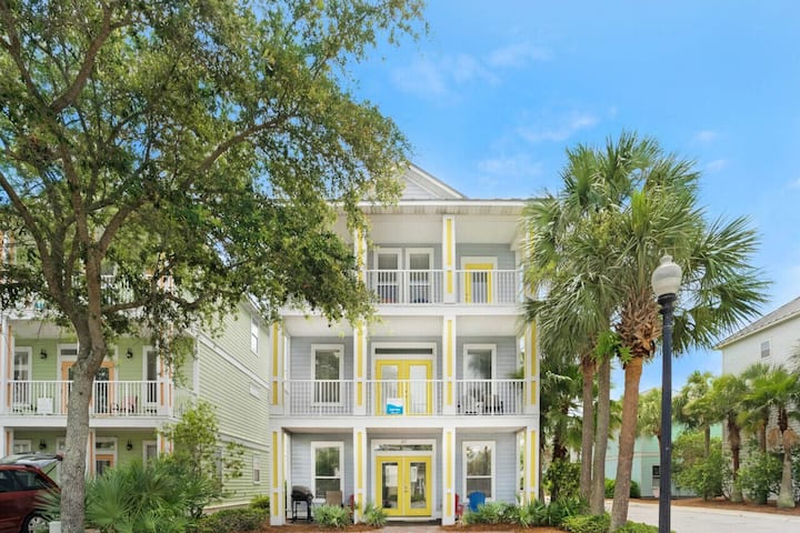 Deja Blue- Pet Friendly- Pool Front - Destin, FL