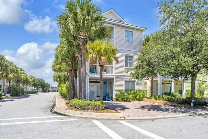 Skip's Corner Pet Friendly Beach Trolley - Destin, FL