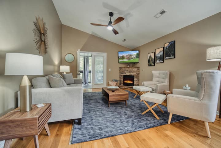1 Mile To Parkway | Hot Tub | River Access | Pets - The Cascades, Pigeon Forge