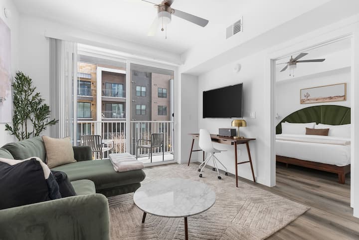 Lodgeur | Contemporary 1br Retreat | Denton - Denton, TX