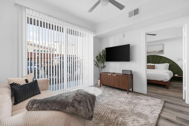 Lodgeur | Spacious Designer 2br | Denton - Denton, TX