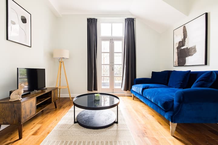 Earls Court 2-bed Apartment In Chelsea W/balcony - Chelsea, Londra