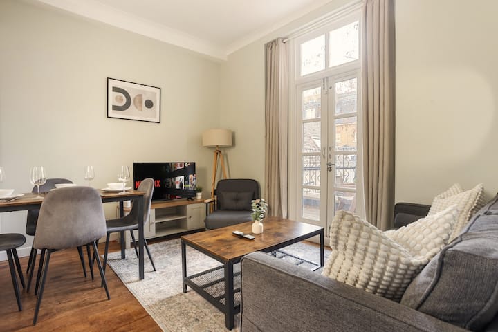Earls Court 2-bed Apartment In Chelsea W/balcony - Chelsea