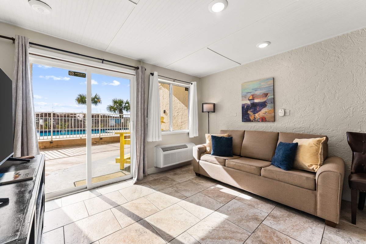 The Ambassador - Unidad C5 - Studio King - En la piscina - Deptos. en ...