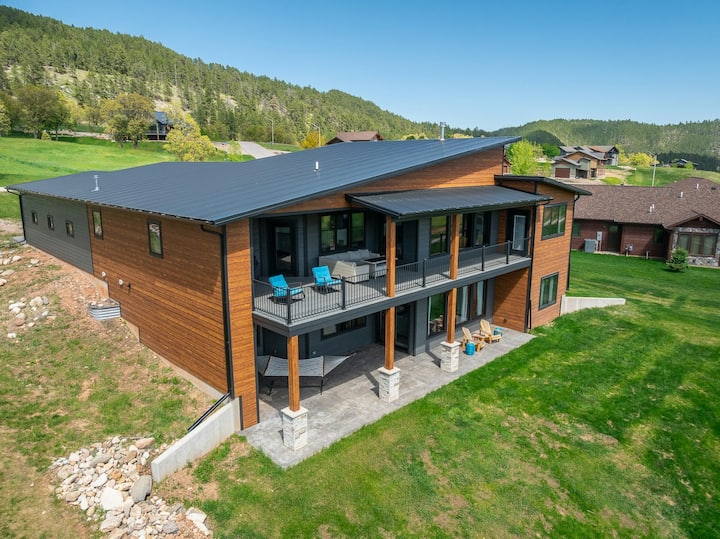 6br Spacious Home W/ Hot Tub, Ac, Views & Golf - Sturgis, SD