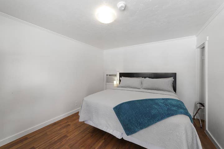 Atomic #3 I Downtown I Historic I Trailer Parking - Moab, UT