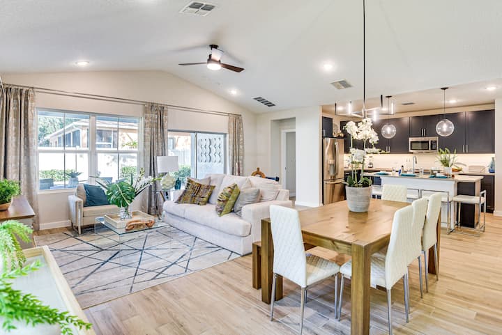 8 Mi To Beach! Stylish Palm Coast Home W/ Patio - Palm Coast, FL