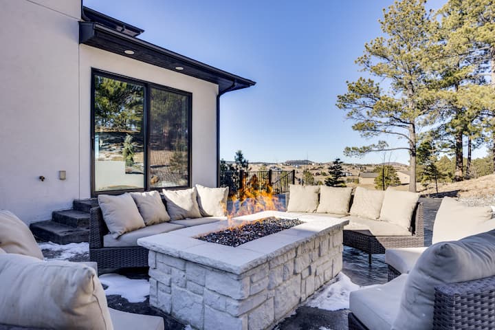 Group Getaway In Monument! High-end Home W/ Views - Larkspur, CO