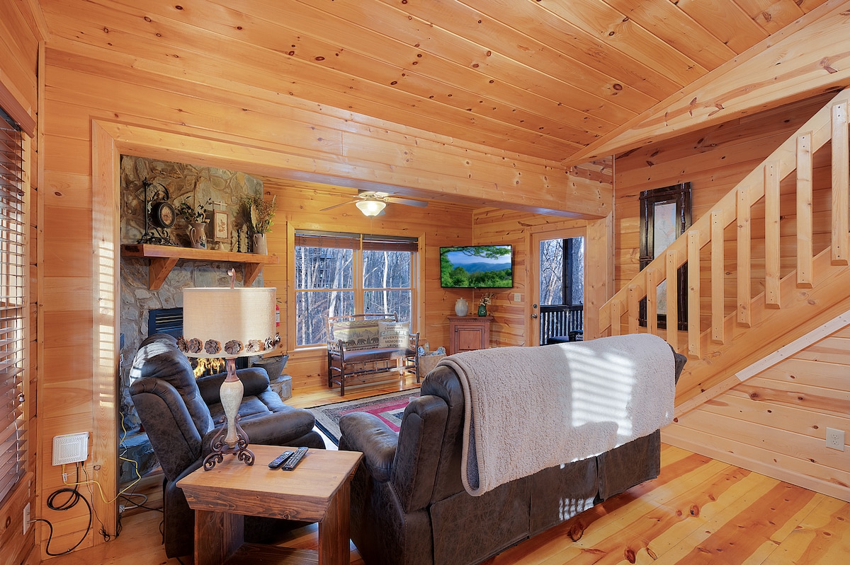 Acorn Ridge : vues confortables et jacuzzi - Cabanes à louer à Blue ...