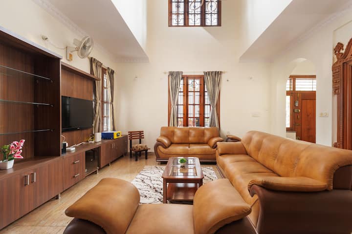 Auro Villa | 5bhk Triplex Villa | North Bangalore - バンガロール
