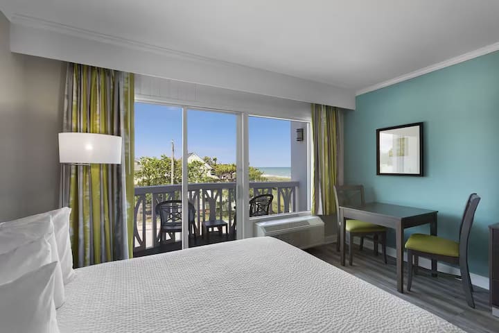 3 Sunlit Oceanfront Rooms Near Myrtle Beach - Myrtle Beach
