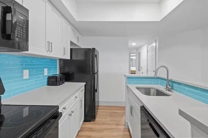 3 Coastal-style Oceanfront Rooms With Pools - Myrtle Beach, SC