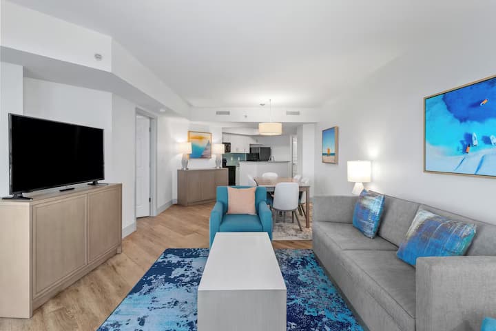 2 Sunlit Oceanfront Rooms Near Boardwalk & Dining - Myrtle Beach, SC