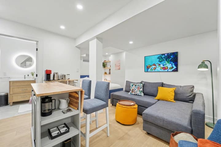 *New* Suite | Bloorwest I Highpark I Walk 2 Subway - Toronto, ON