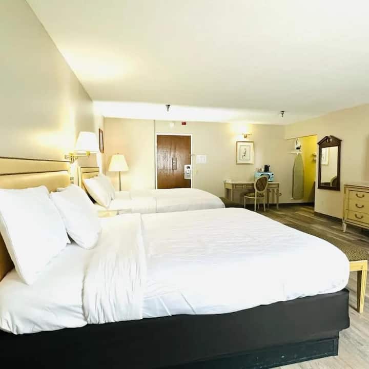 4 Convenient Units With Free Breakfast And Parking - Presque Isle, ME