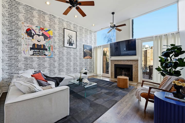 River West Modern 4-bd Home With Patio & Balcony - Chicago, IL